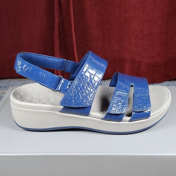 Vionic | Shoes | Vionic Roma Platform Sandals | Poshmark